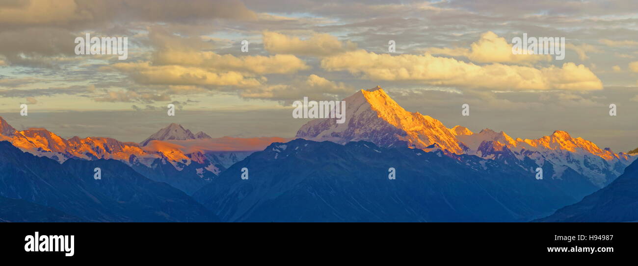 The peak of snowy Mount Cook, Aoraki at sunrise, Mount Cook National ...