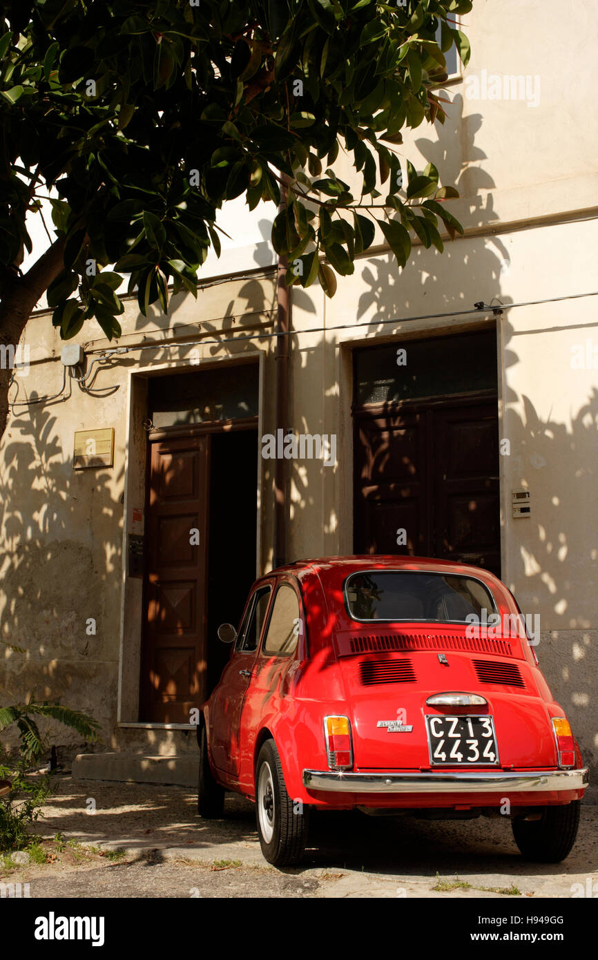 Red fiat 500 hi-res stock photography and images - Alamy