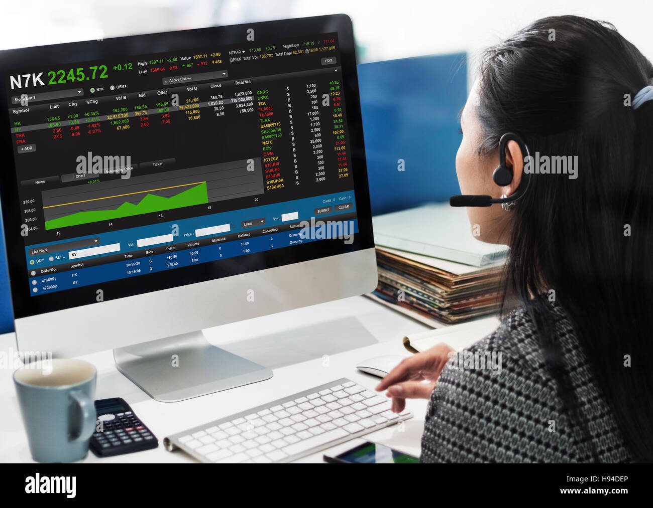 Trading call center screen hi-res stock photography and images - Alamy