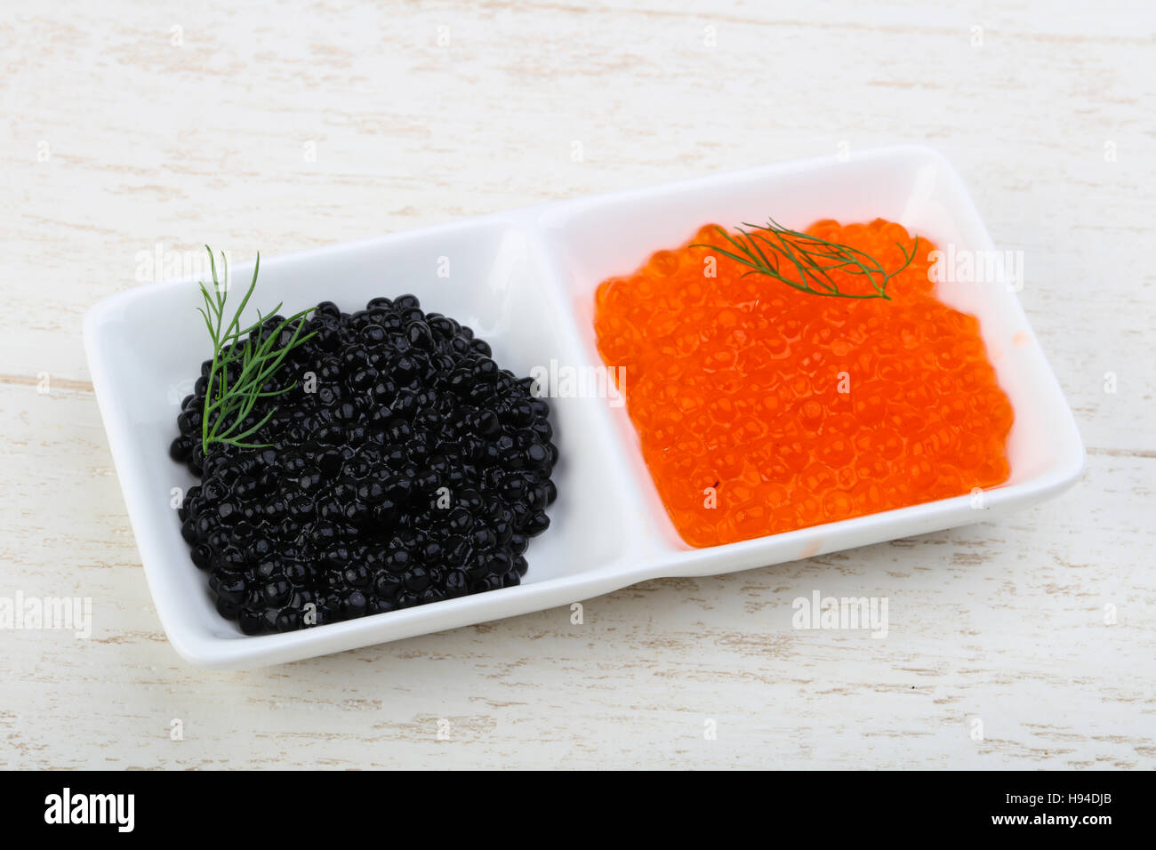 Black and red caviar in the bowl Stock Photo - Alamy