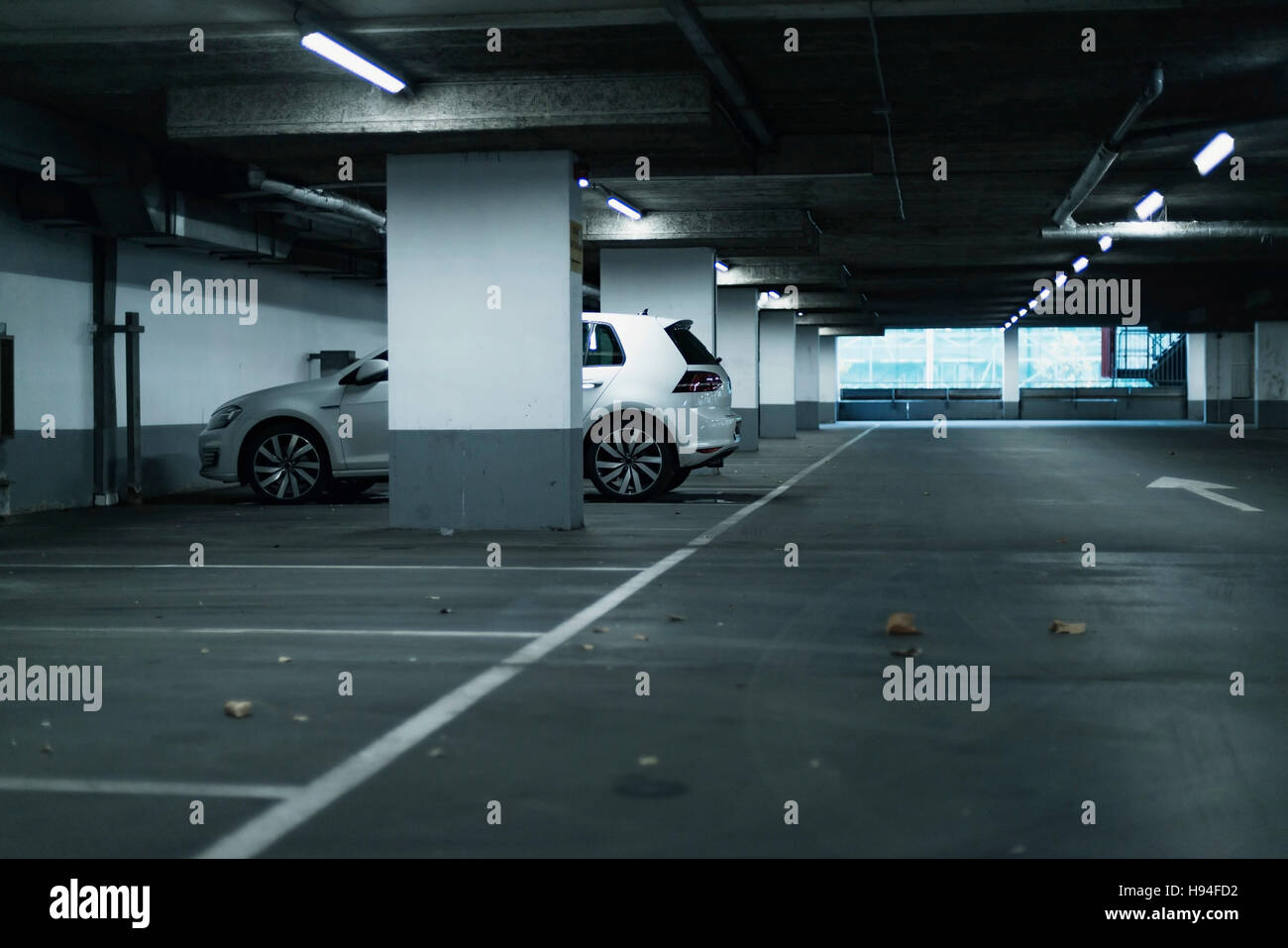 Empty drive in parking lot hi-res stock photography and images - Alamy