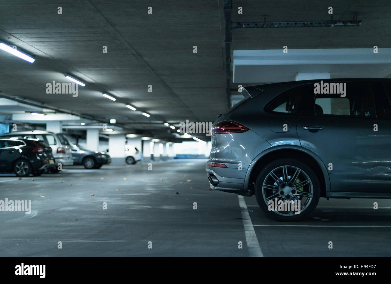 Back of a suv car parked in lot of garage Stock Photo - Alamy