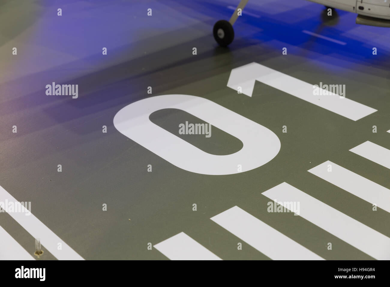 Aeroplane parking airplane parking hi-res stock photography and images ...