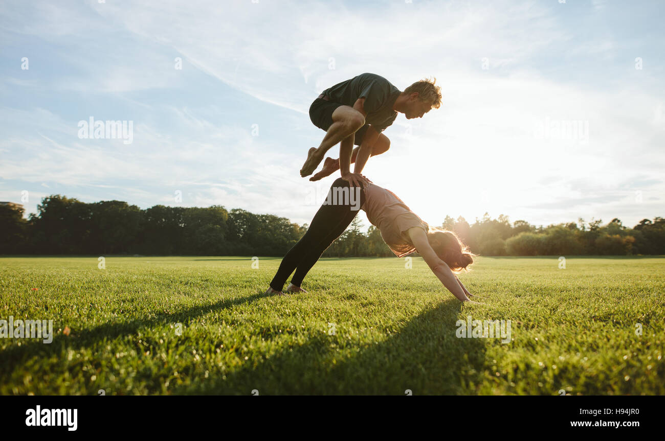 Acrobatic pose hi-res stock photography and images - Alamy