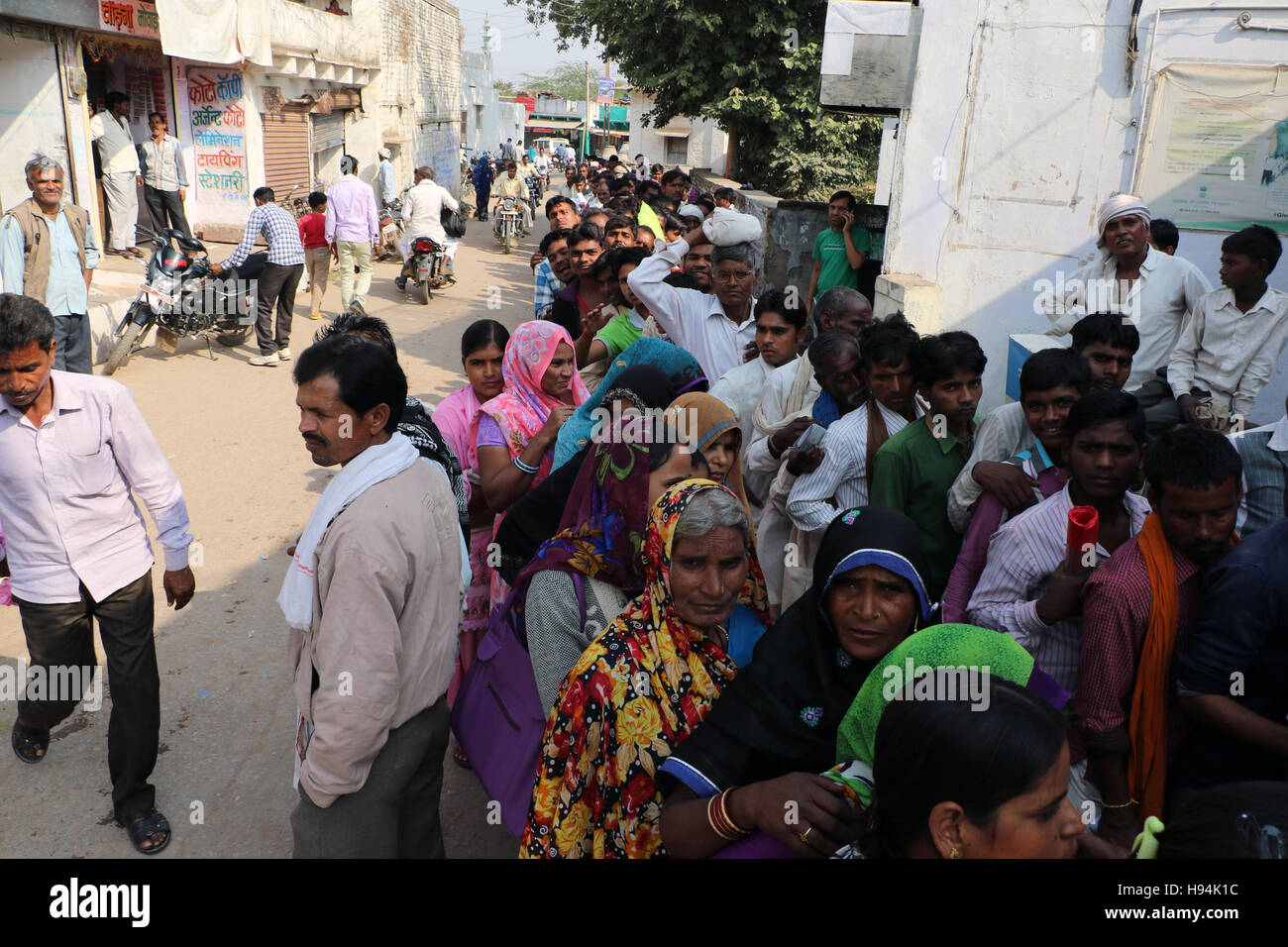 1000 people crowd hi-res stock photography and images - Alamy