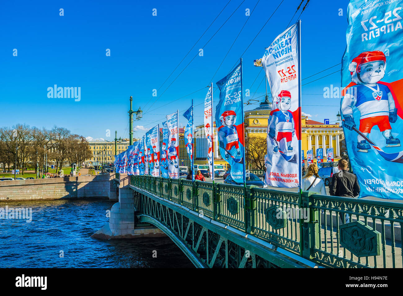 The Palace Bridge connects Palace Square and Vasilievsky Island Stock ...