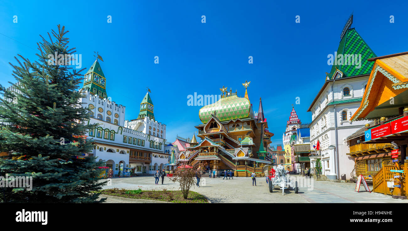 Izmailovsky Kremlin boasts wooden Tsar's Palace with great dome and ...