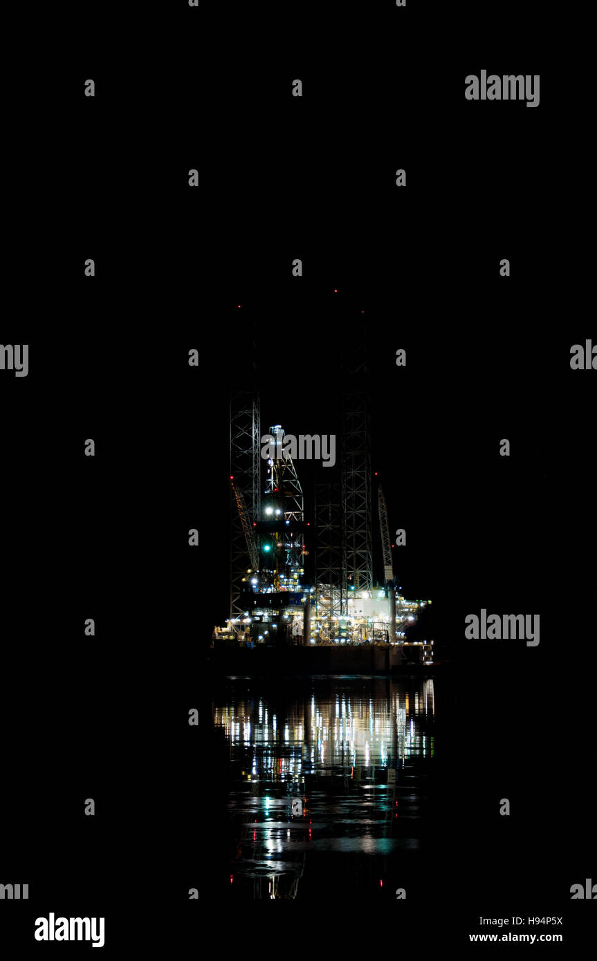 Offshore rig platform construction hi-res stock photography and images ...