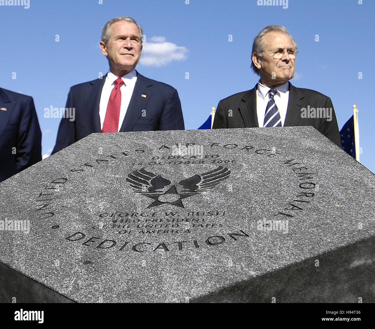 Donald rumsfeld george bush hi-res stock photography and images - Alamy