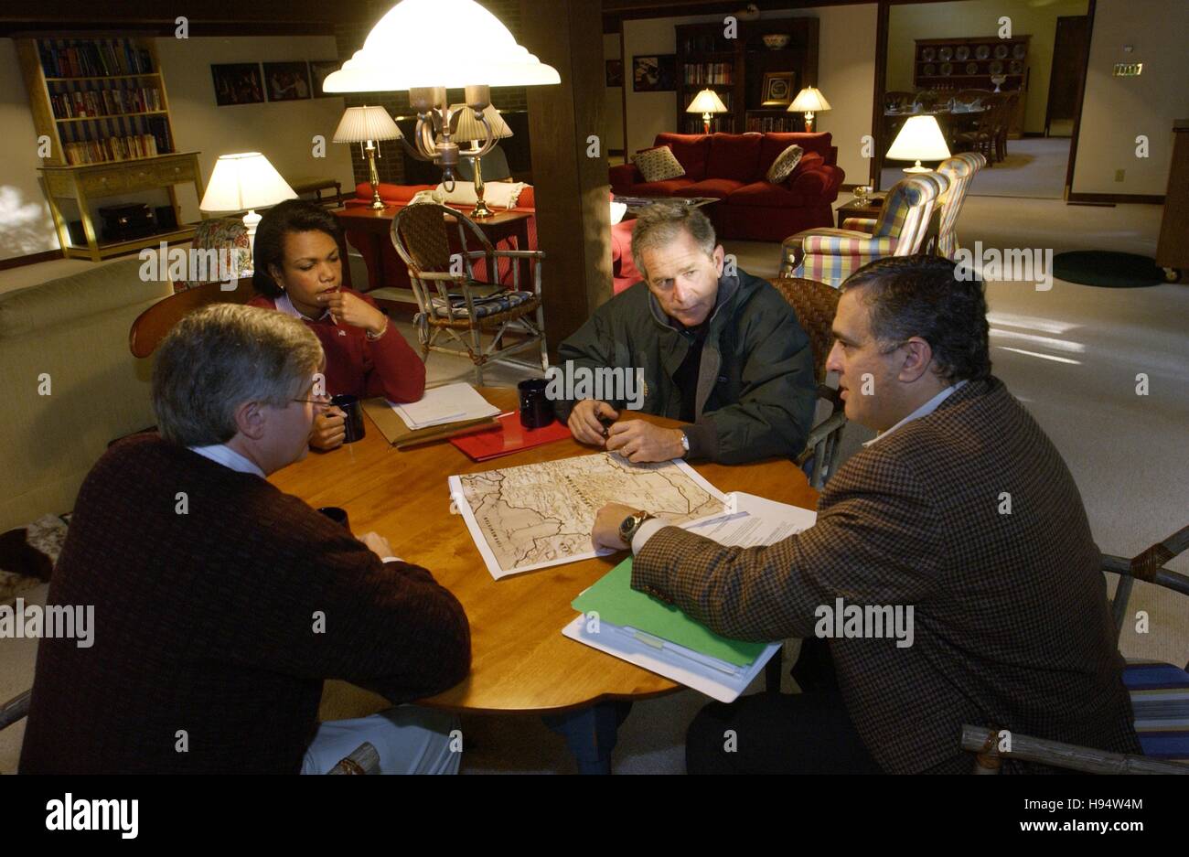 U.S. President George W. Bush meets with Chief of Staff Andy Card (left ...