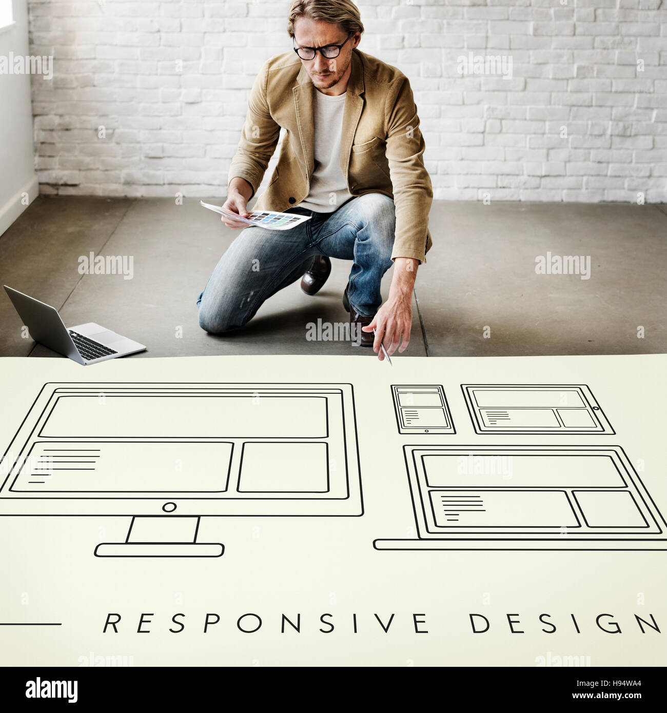 Responsive Design Layout Connection Content Concept Stock Photo - Alamy