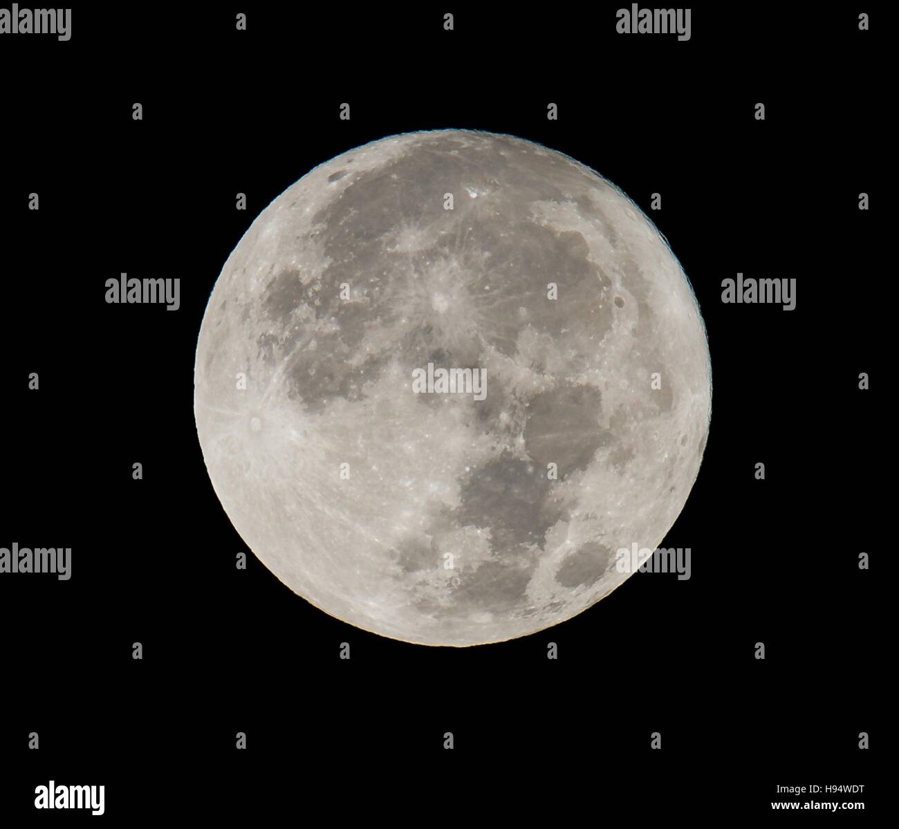 The supermoon sets in the sky November 14, 2016 in Washington, DC. The ...