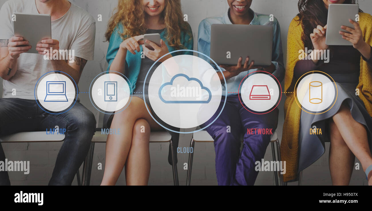 Global internet cloud networking hi-res stock photography and images ...