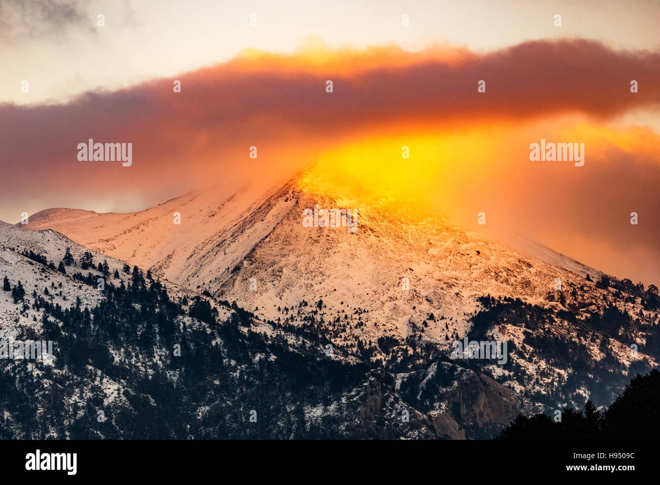 Volcano in winter landscape hi-res stock photography and images - Alamy
