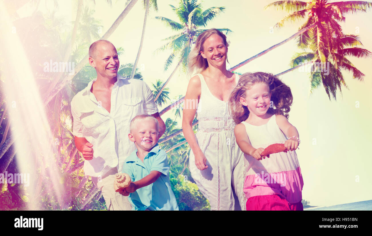Family in paradise hi-res stock photography and images - Alamy