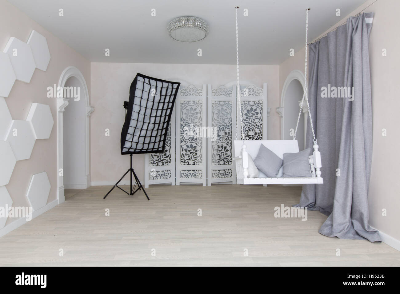 Light grey walls hi-res stock photography and images - Alamy