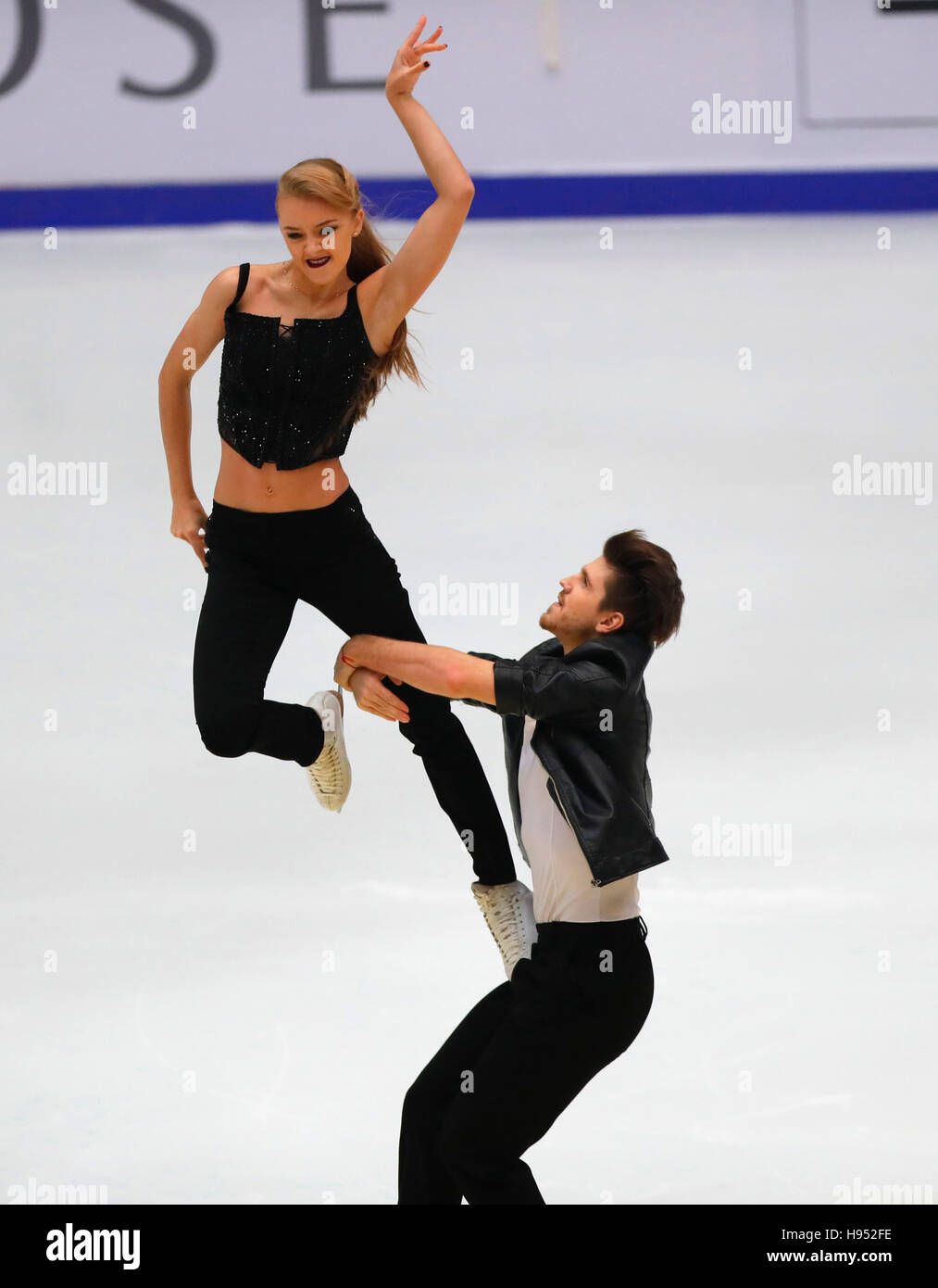 Beijing, China. 18th Nov, 2016. Alexandra Stepanova (Top)/Ivan Bukin of ...