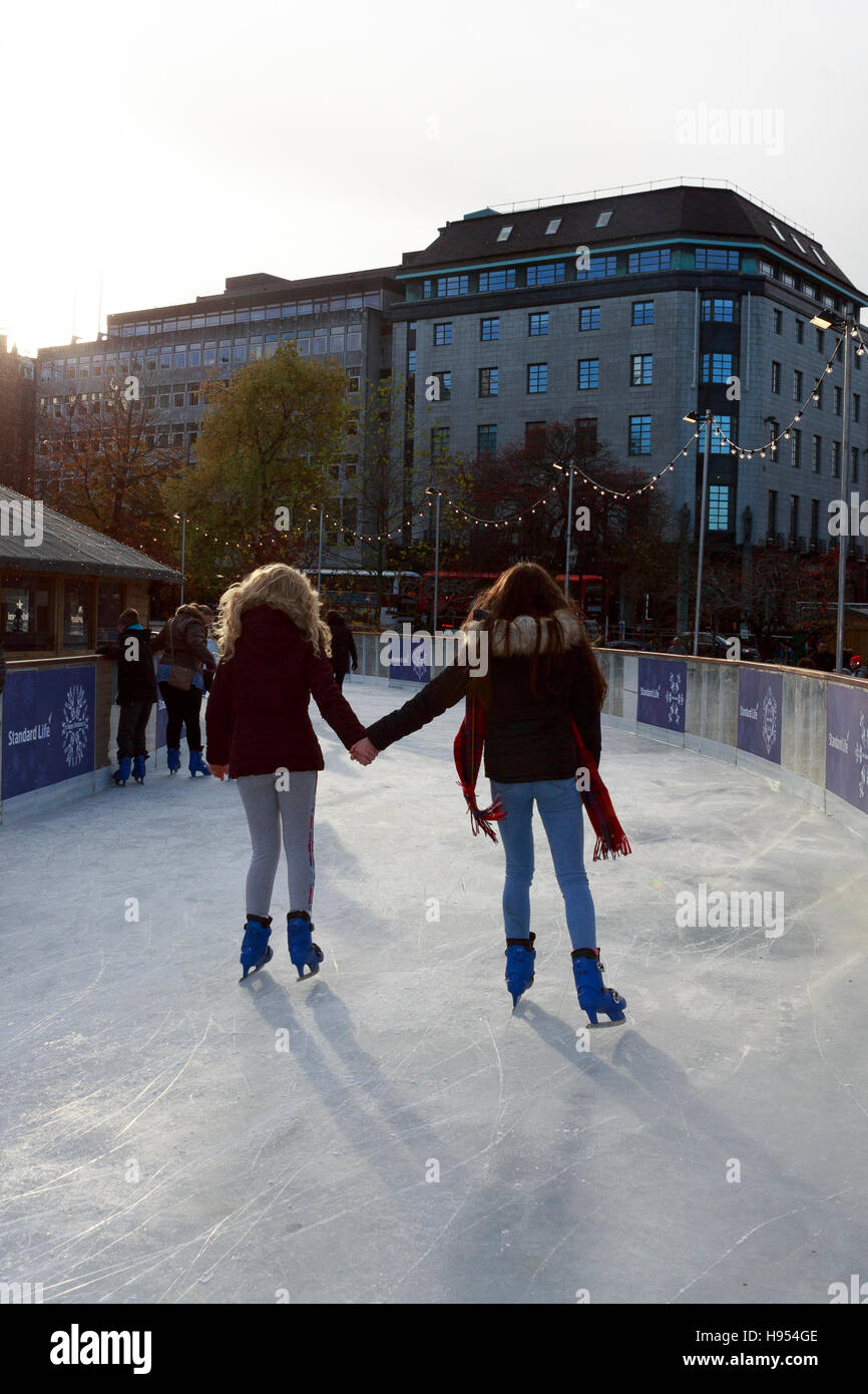 Edinburgh’s st andrew square hi-res stock photography and images - Alamy