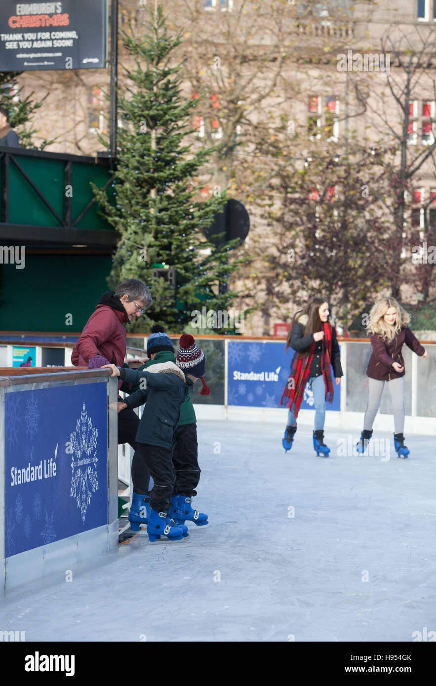 Edinburgh’s st andrew square hi-res stock photography and images - Alamy