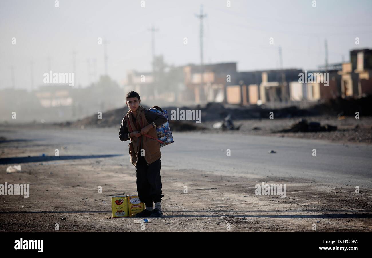 Mosul, Iraq. 3rd Nov, 2016. Displaced Iraqi boy carrying bottles of ...