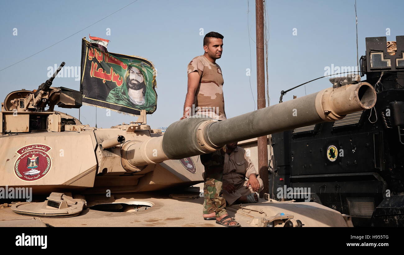Mosul, Iraq. 19th Oct, 2016. Golden Division armor units roll into a ...