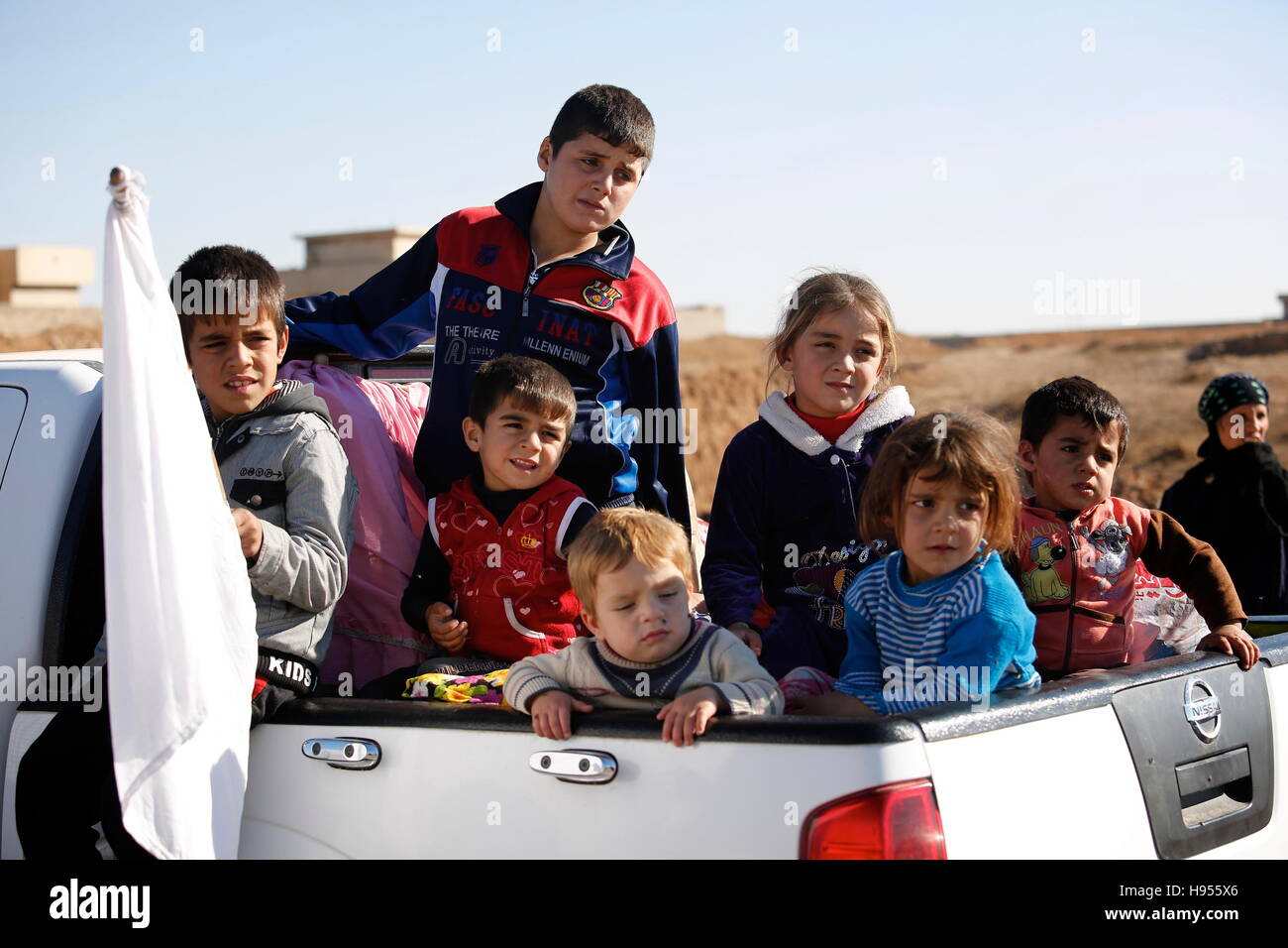 Mosul, Iraq. 3rd Nov, 2016. Displaced Iraqi children waiting in-between ...