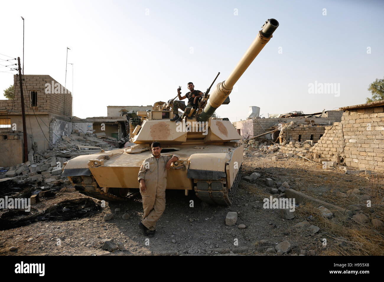Mosul, Iraq. 19th Oct, 2016. Golden Division armor units roll into a ...
