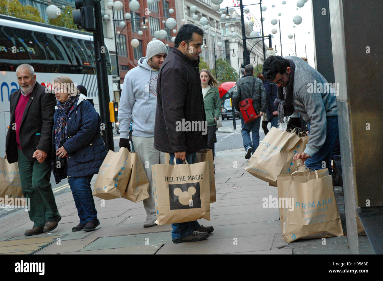 Primark oxford street busy hi-res stock photography and images - Alamy