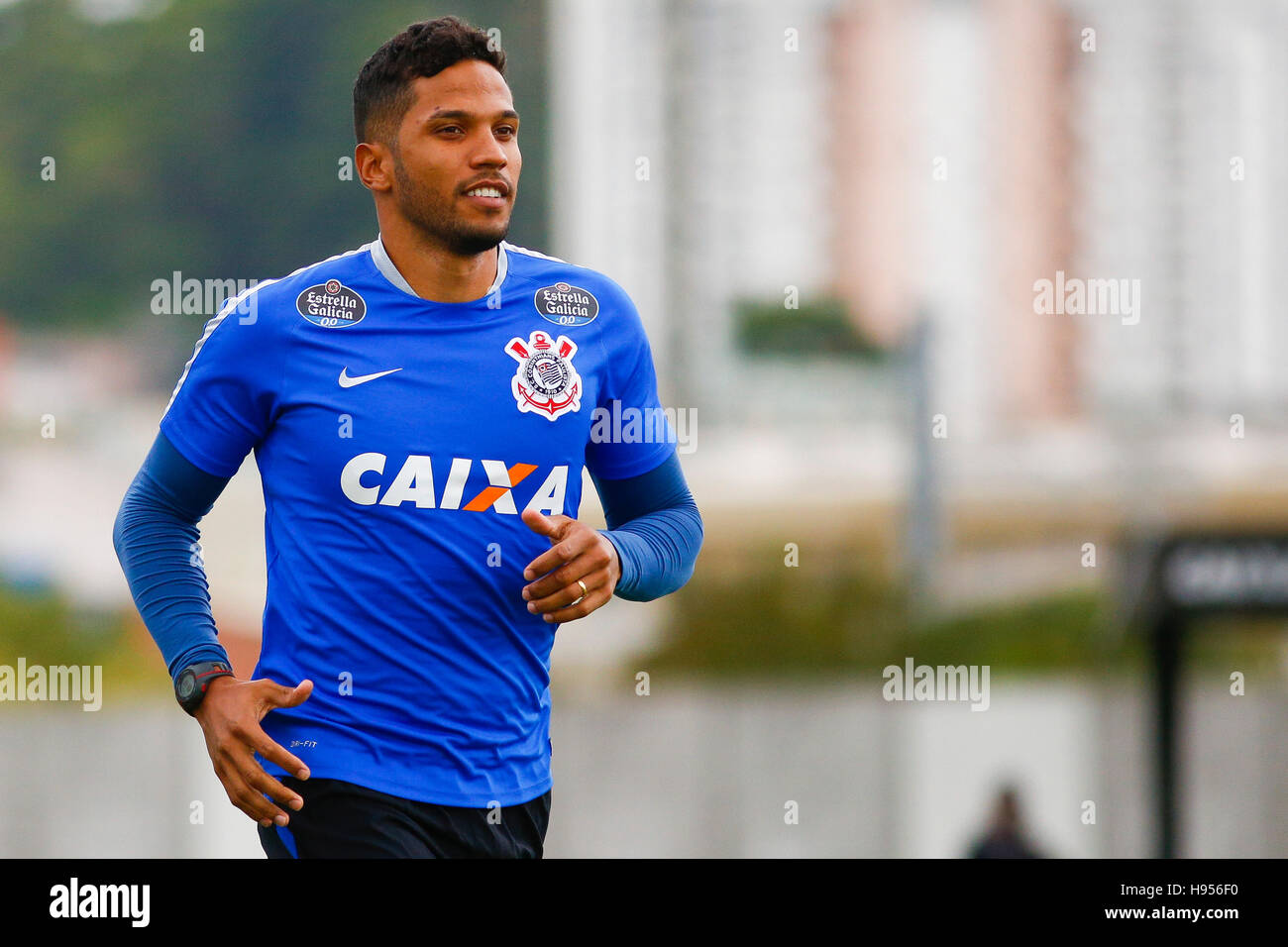 SÃO PAULO, SP - 18.11.2016: TREINO DO CORINTHIANS - Yago during ...