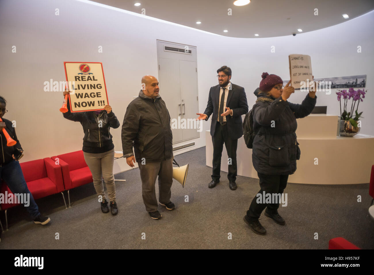 London, UK. 18th November 2016. The Independent Workers Union CAIWU ...