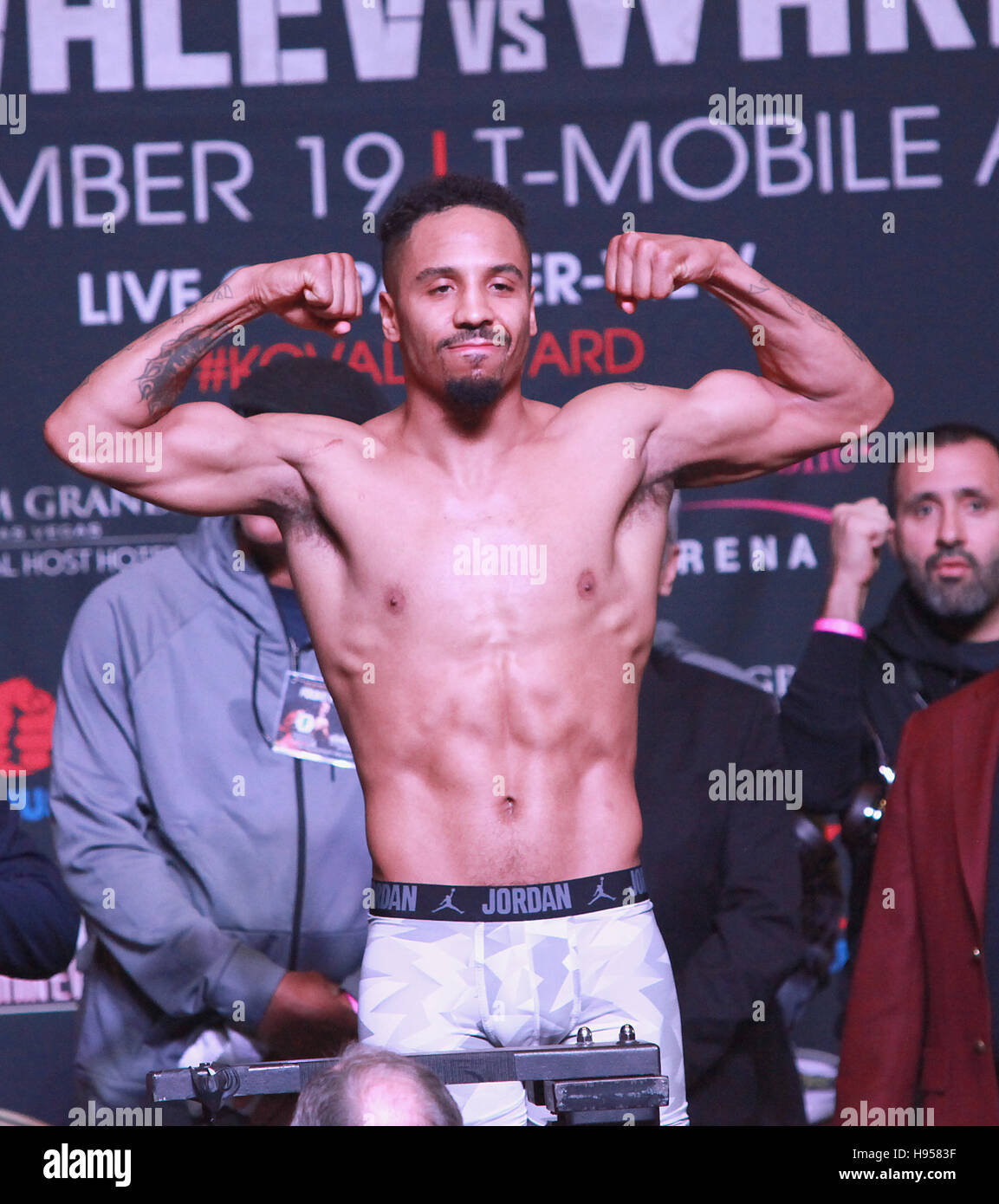 Las Vegas, Nevada, USA. 18th Nov, 2016. Challenger Olympian Andre Ward ...
