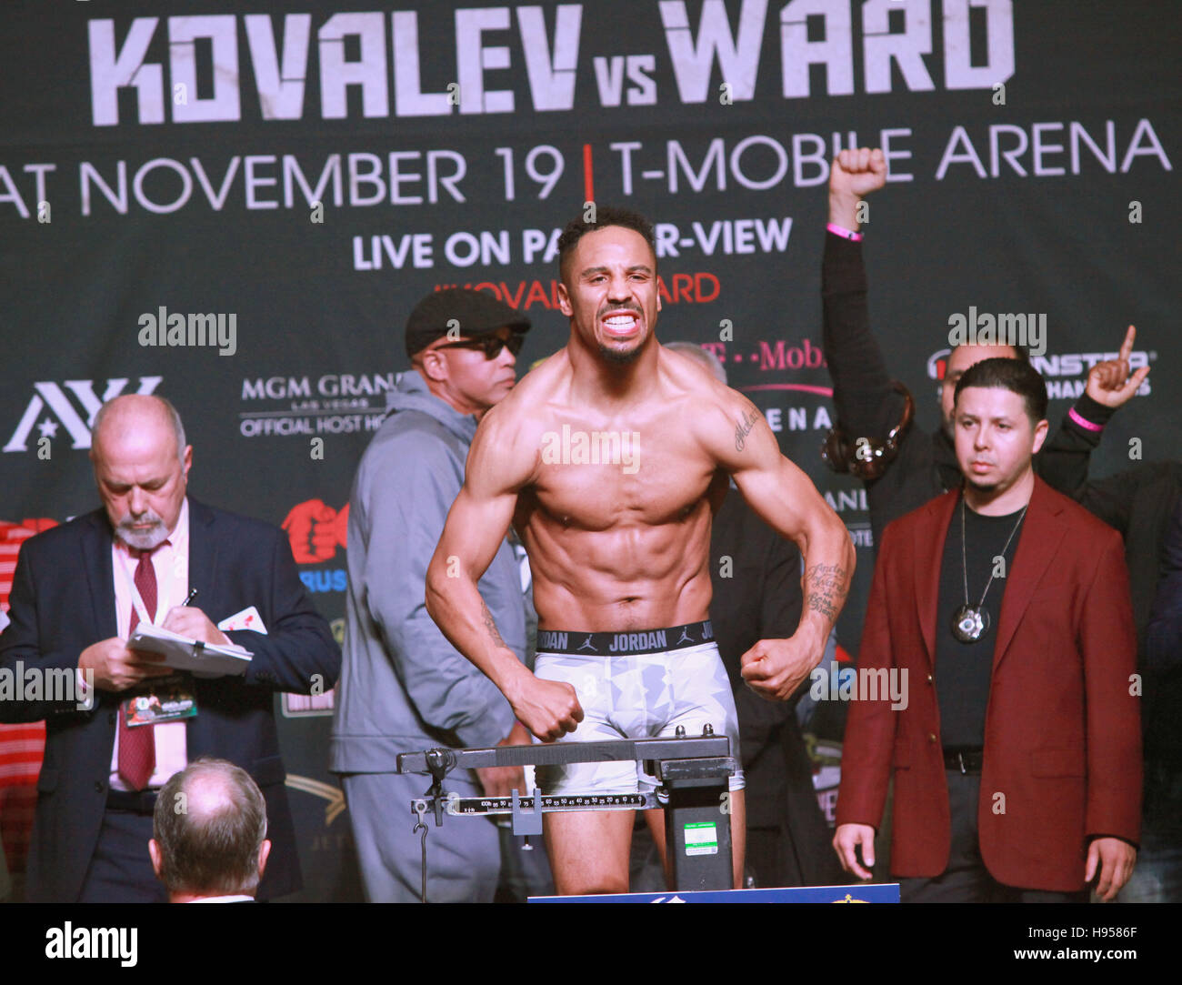 Las Vegas, Nevada, USA. 18th Nov, 2016. Challenger Olympian Andre Ward ...