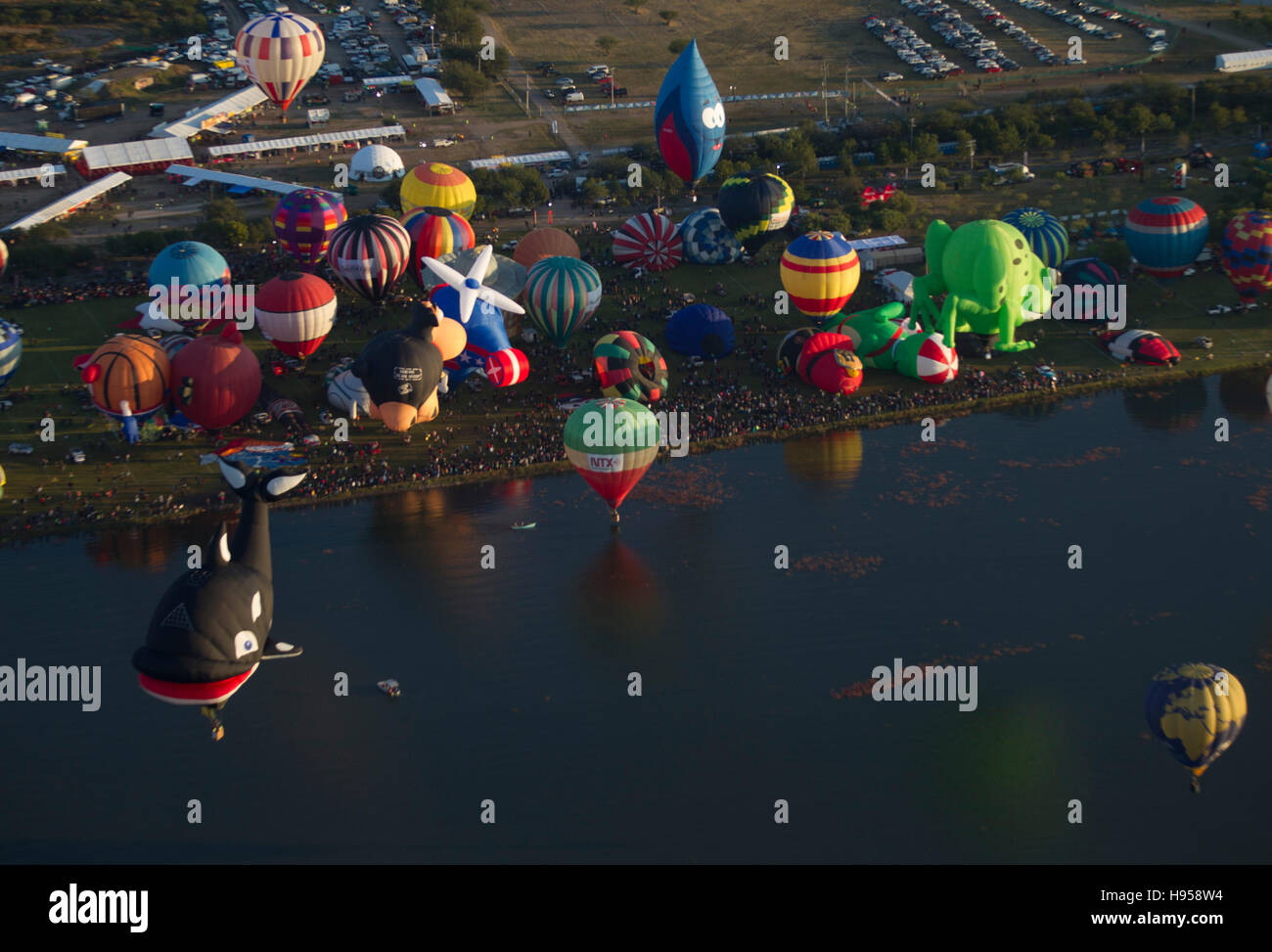 Leon, Mexico. 18th Nov, 2016. Hot air balloons are seen during the ...