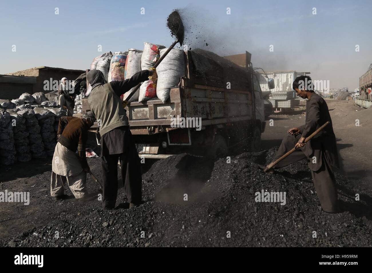 Kabul, Afghanistan. 19th Nov, 2016. Afghan labors work at a coal market ...