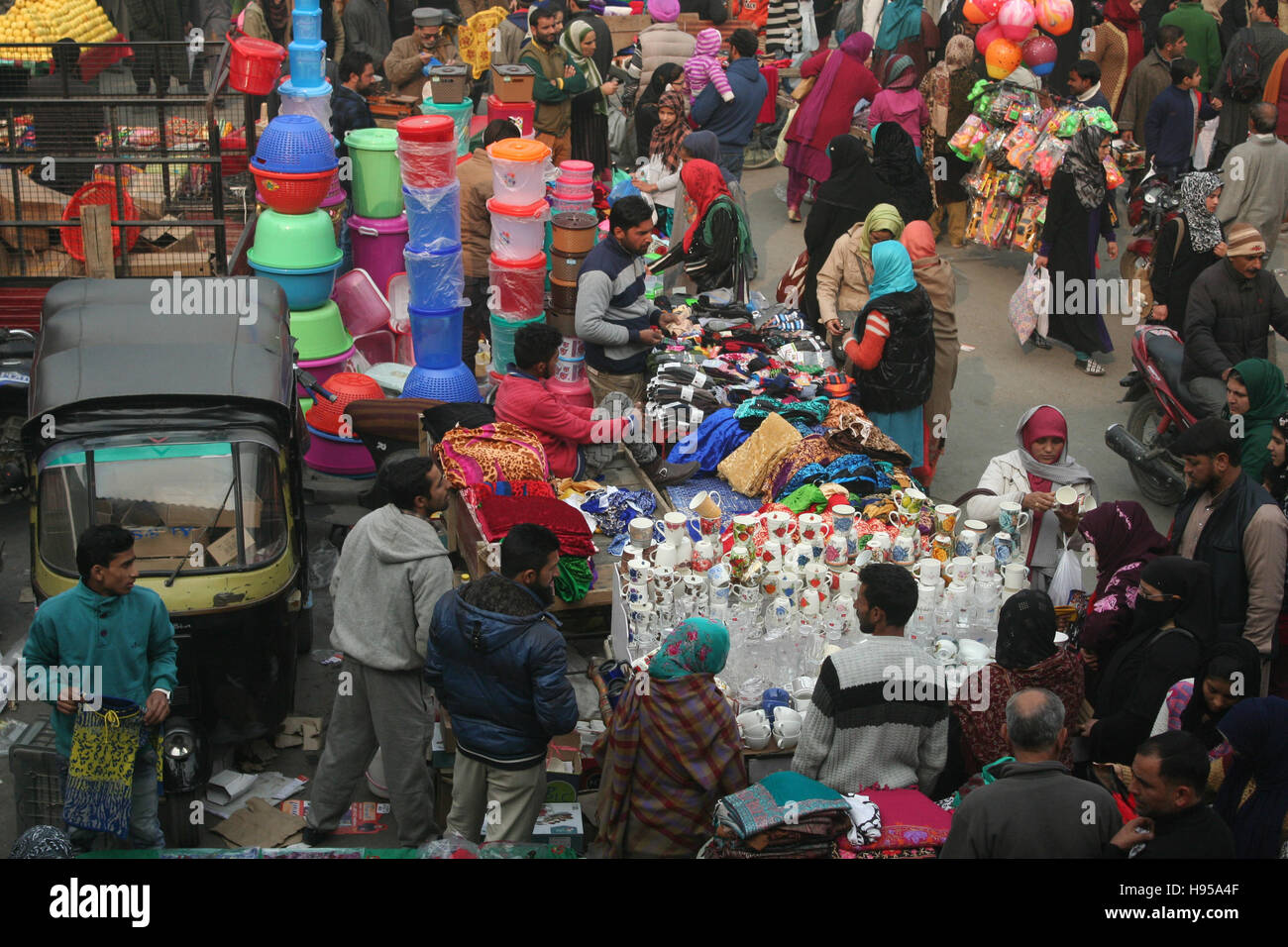 Srinagar, Indian Administered Kashmir19 November.kashmiri shoppers and ...