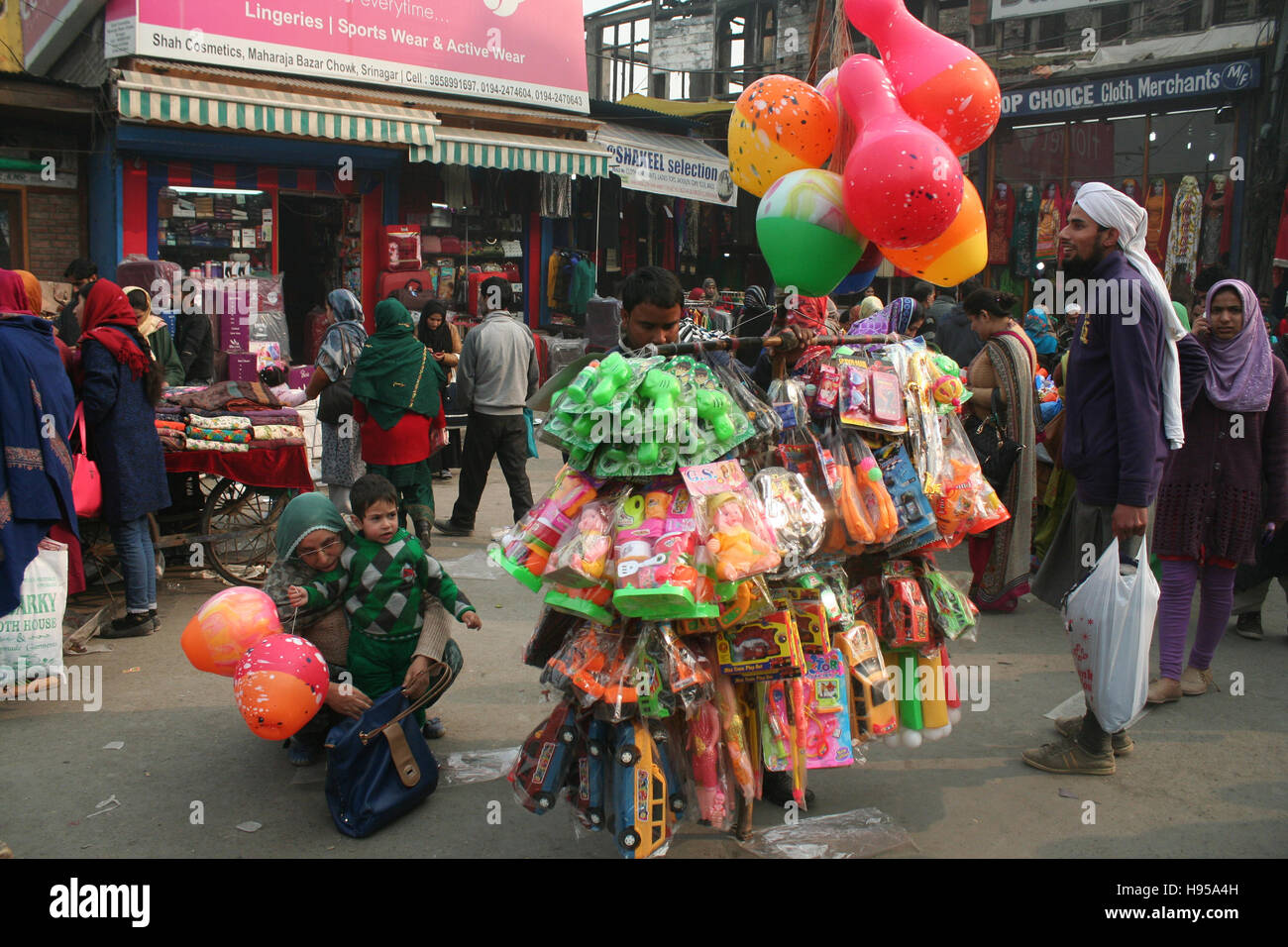Srinagar, Indian Administered Kashmir19 November.kashmiri shoppers and ...