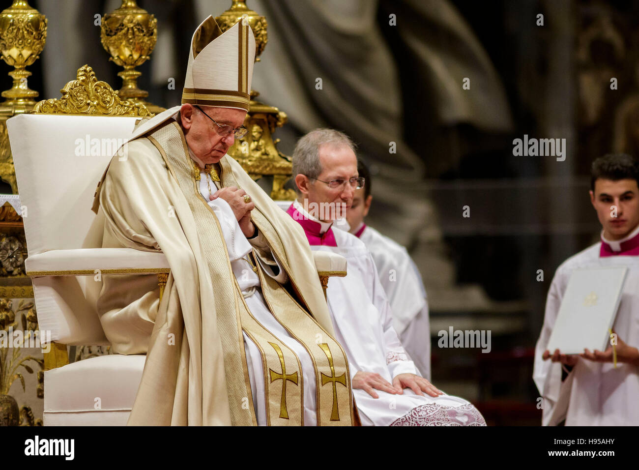 Roman catholic cardinals hi-res stock photography and images - Alamy