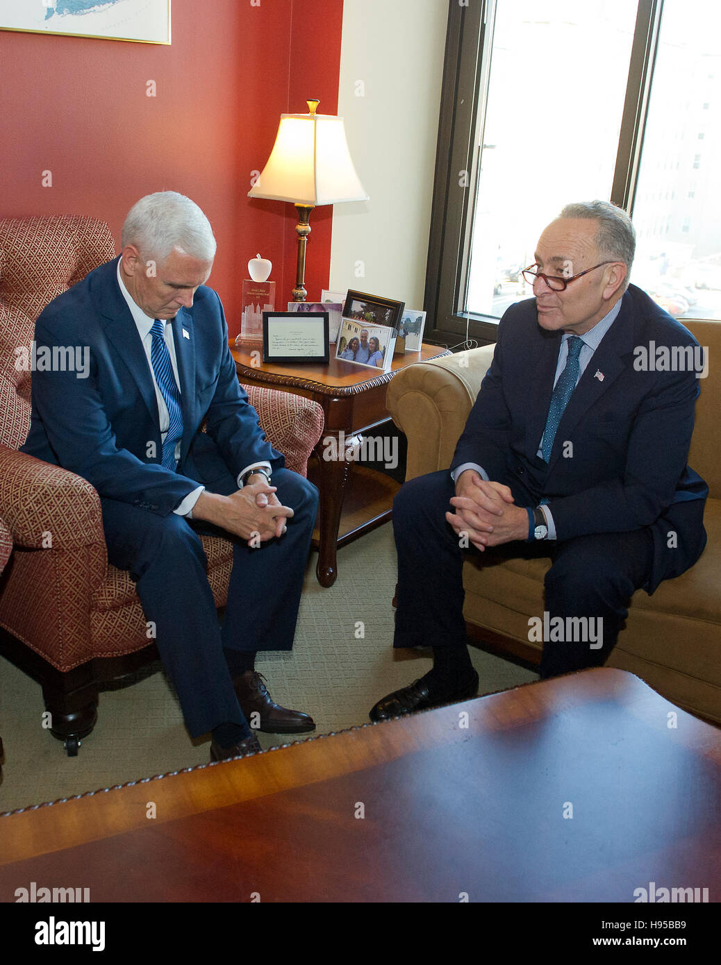 Chuck schumer office hi-res stock photography and images - Alamy