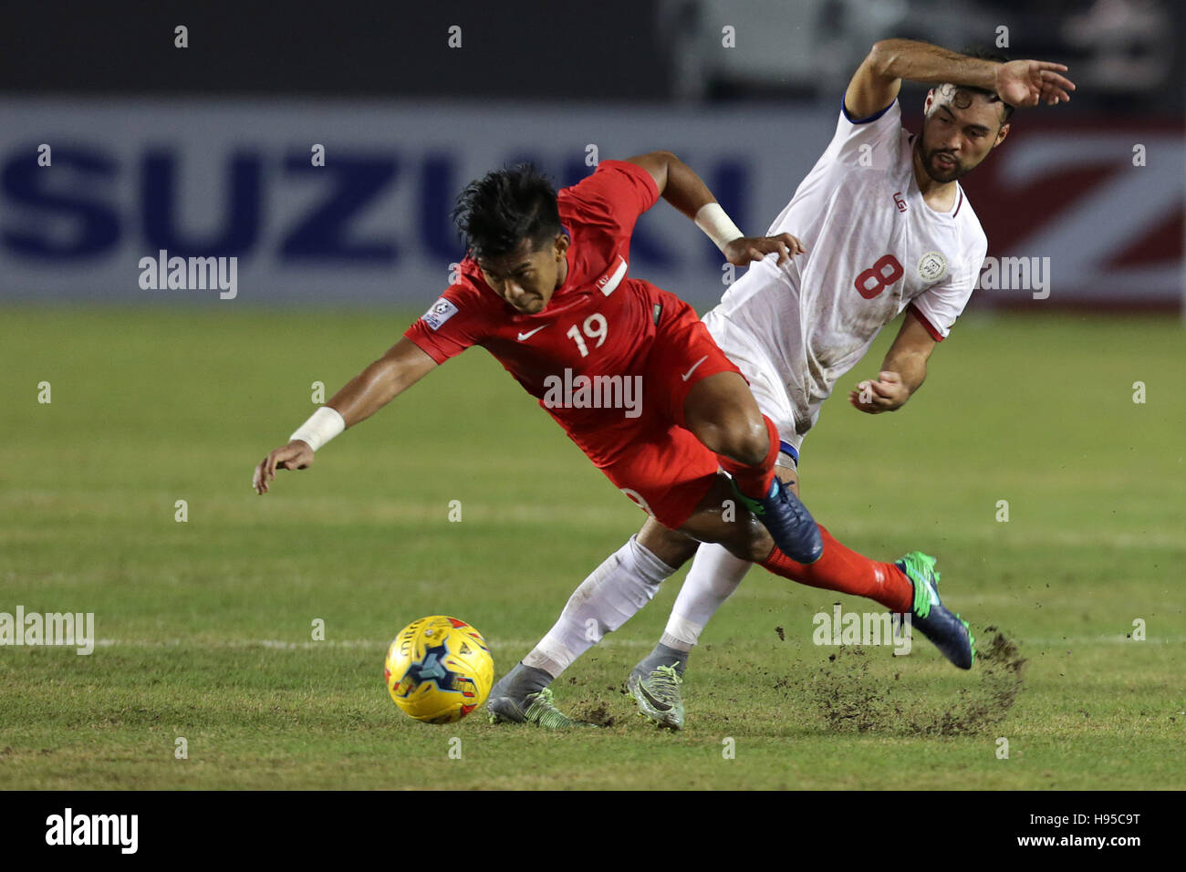 Bulacan Province, Philippines. 19th Nov, 2016. Khairul Amri (front) of Singapore vies with ...