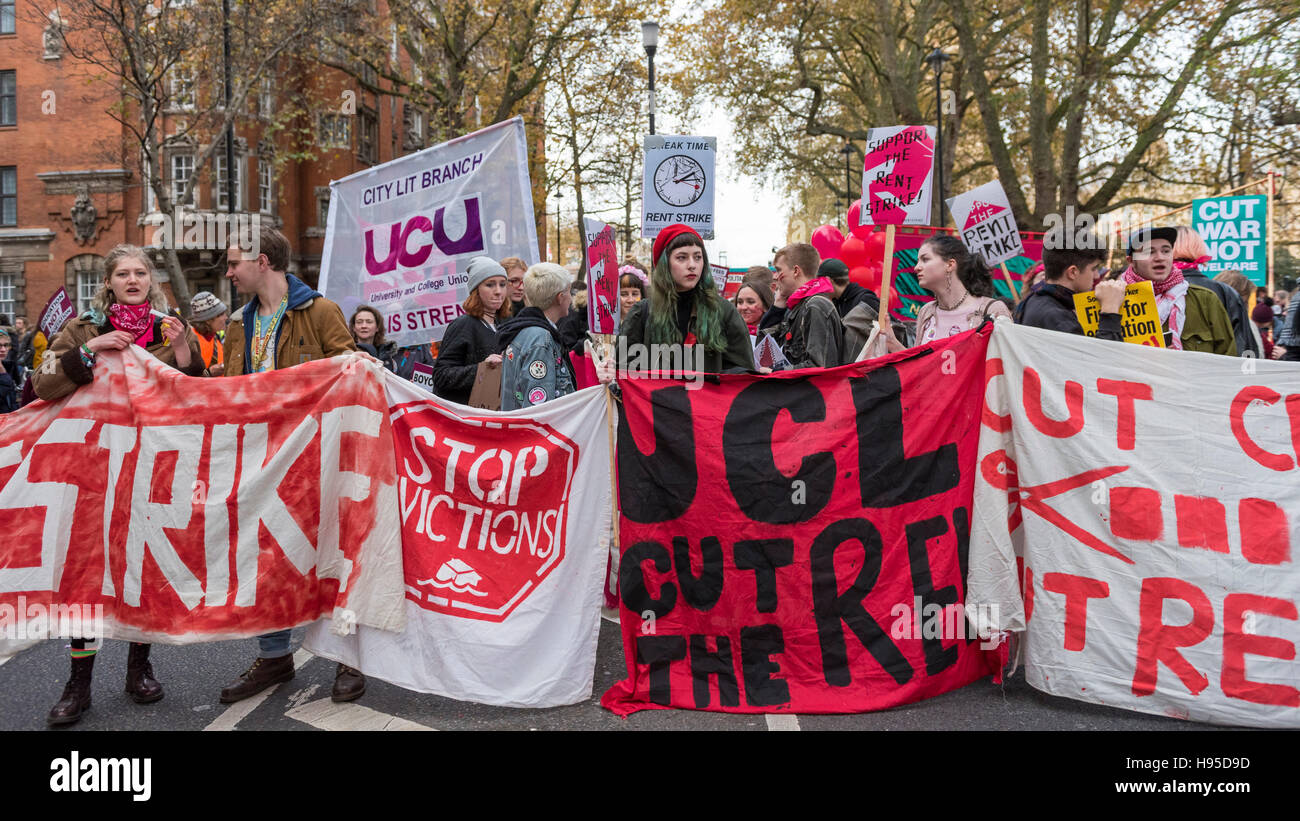 London, UK. 19th Nov, 2016. Thousands of students carrying placards and ...