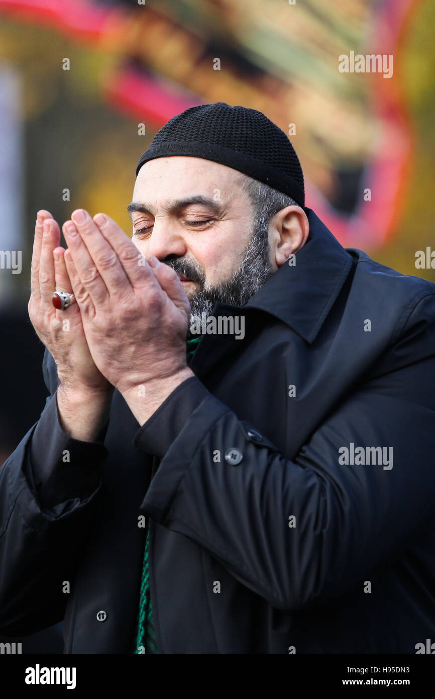 Hundreds of shiite muslim hi-res stock photography and images - Alamy