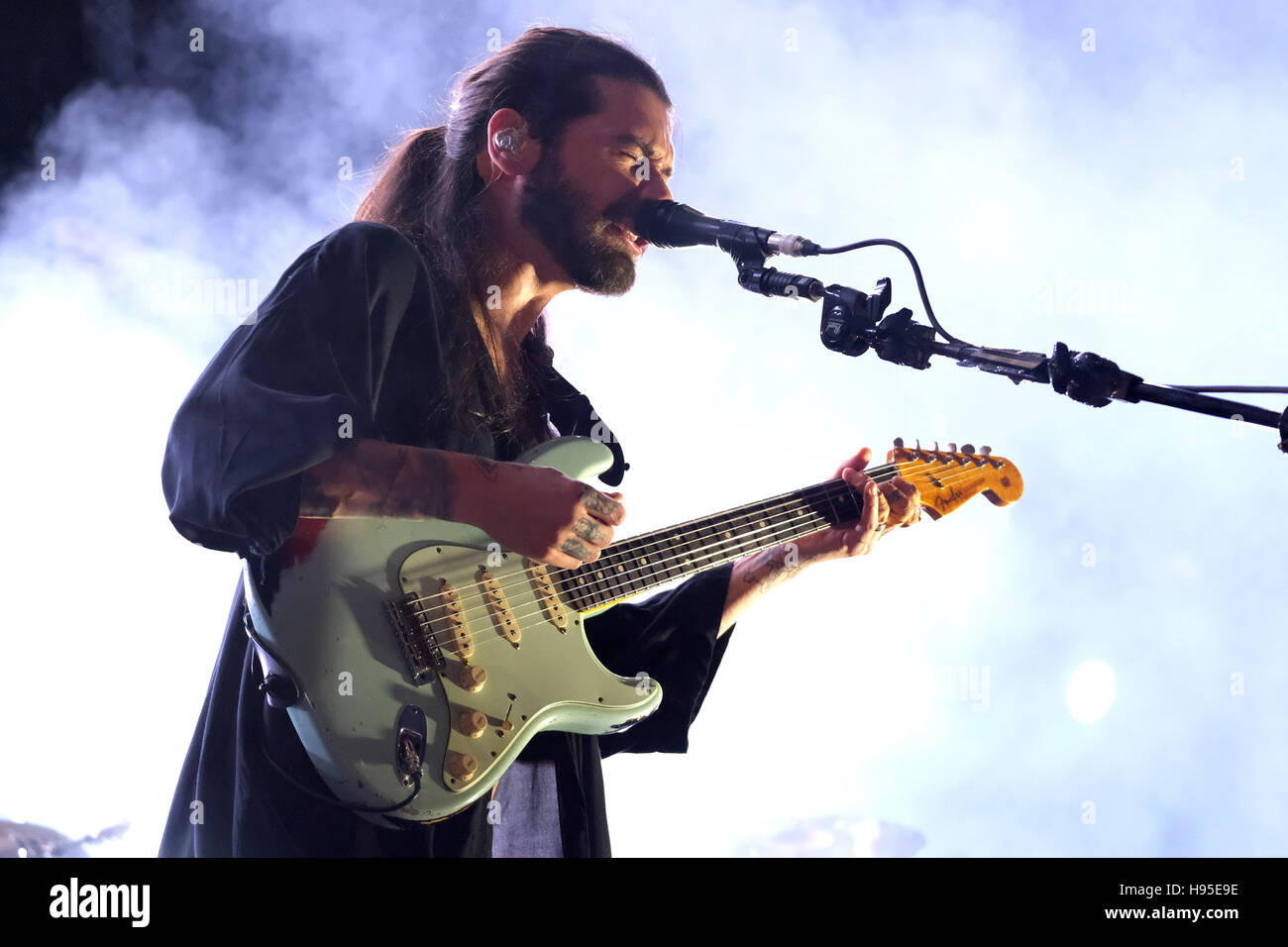 Cologne, Germany. 11th Nov, 2016. Scottish singer Simon Neil from the ...