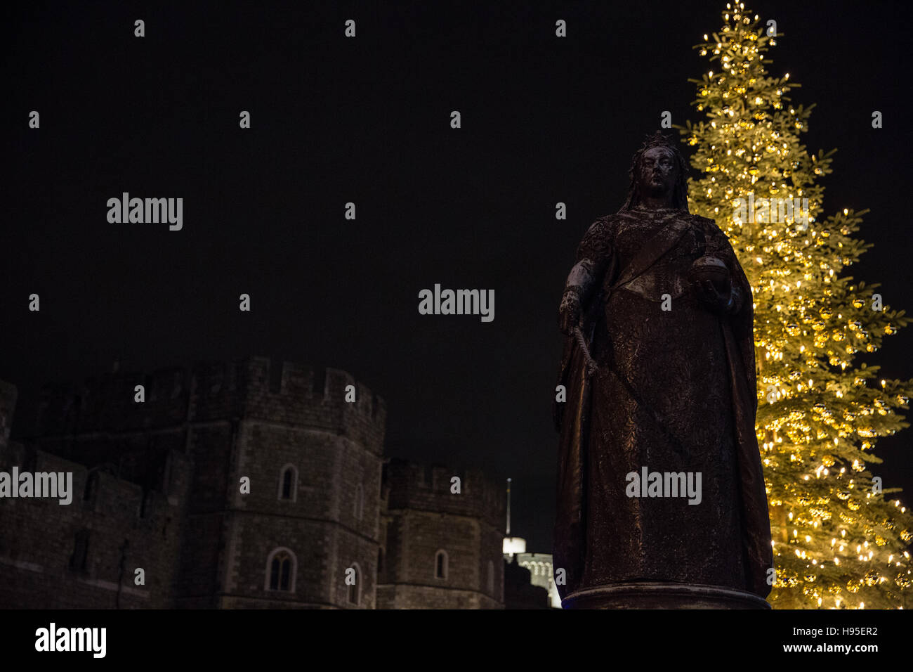 Queen victoria christmas tree hi-res stock photography and images - Alamy