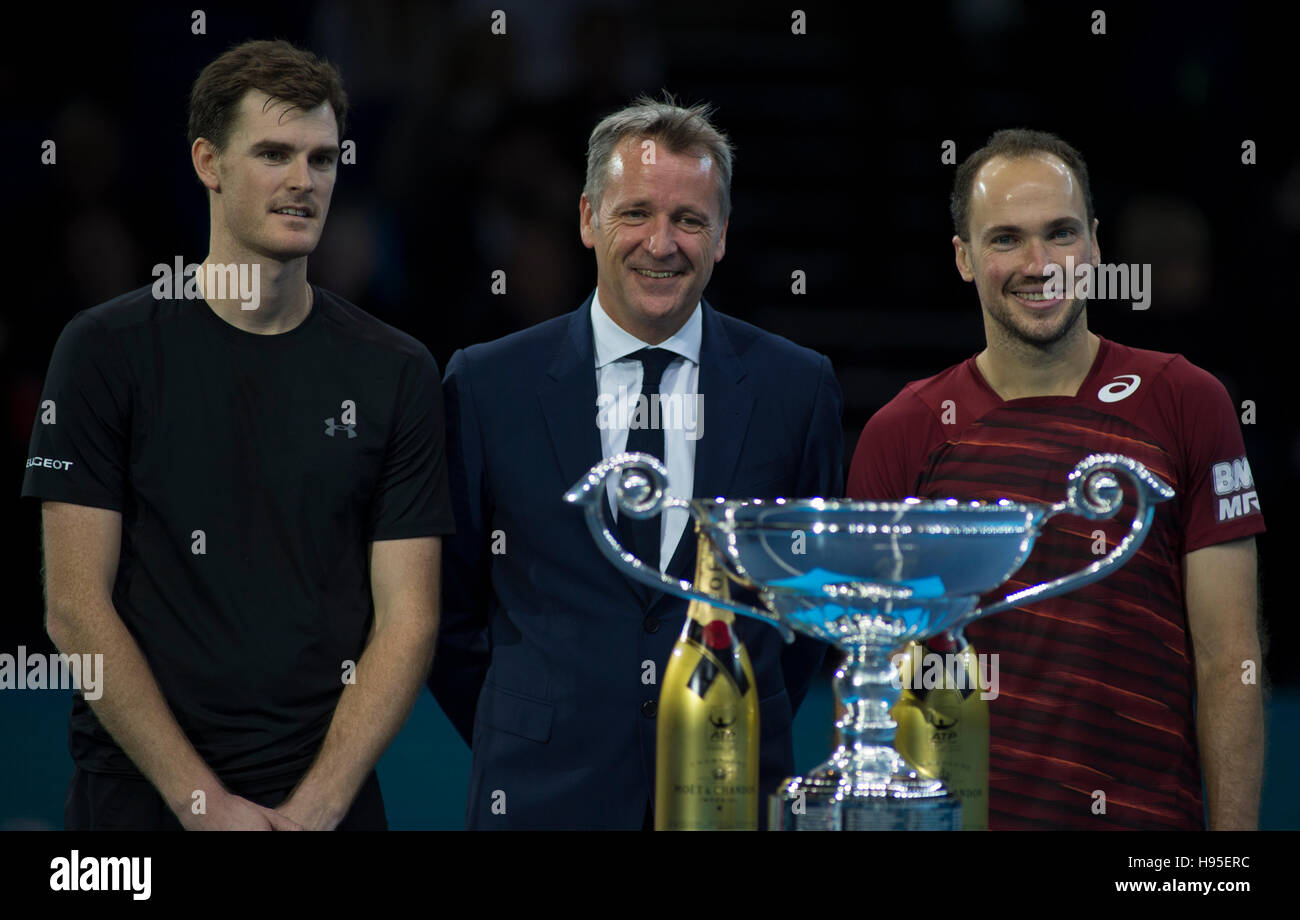 Emirates no 1 trophy hi-res stock photography and images - Alamy