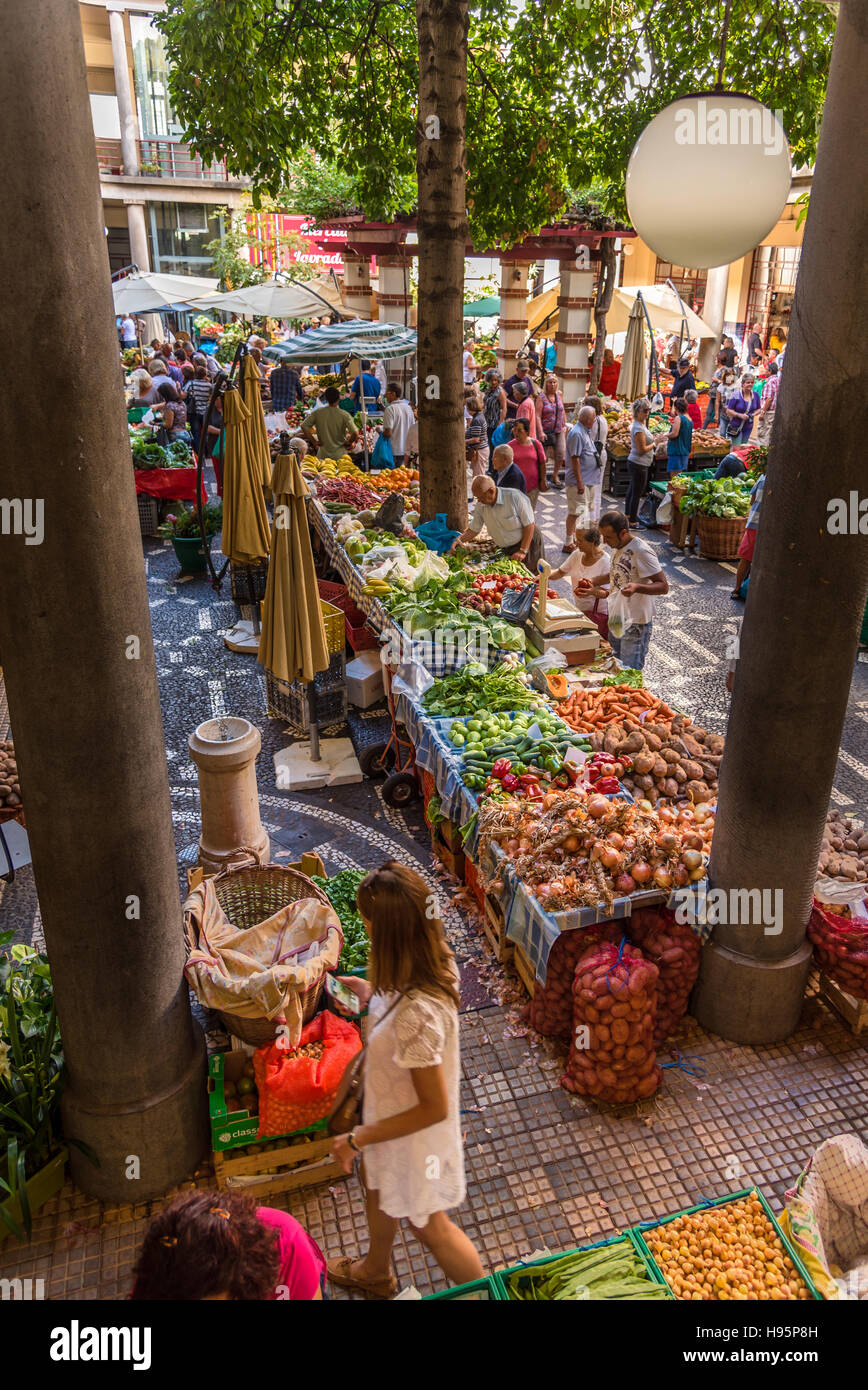 Busy market stall in the fruit and vegetable market in Funchal, Madeira ...
