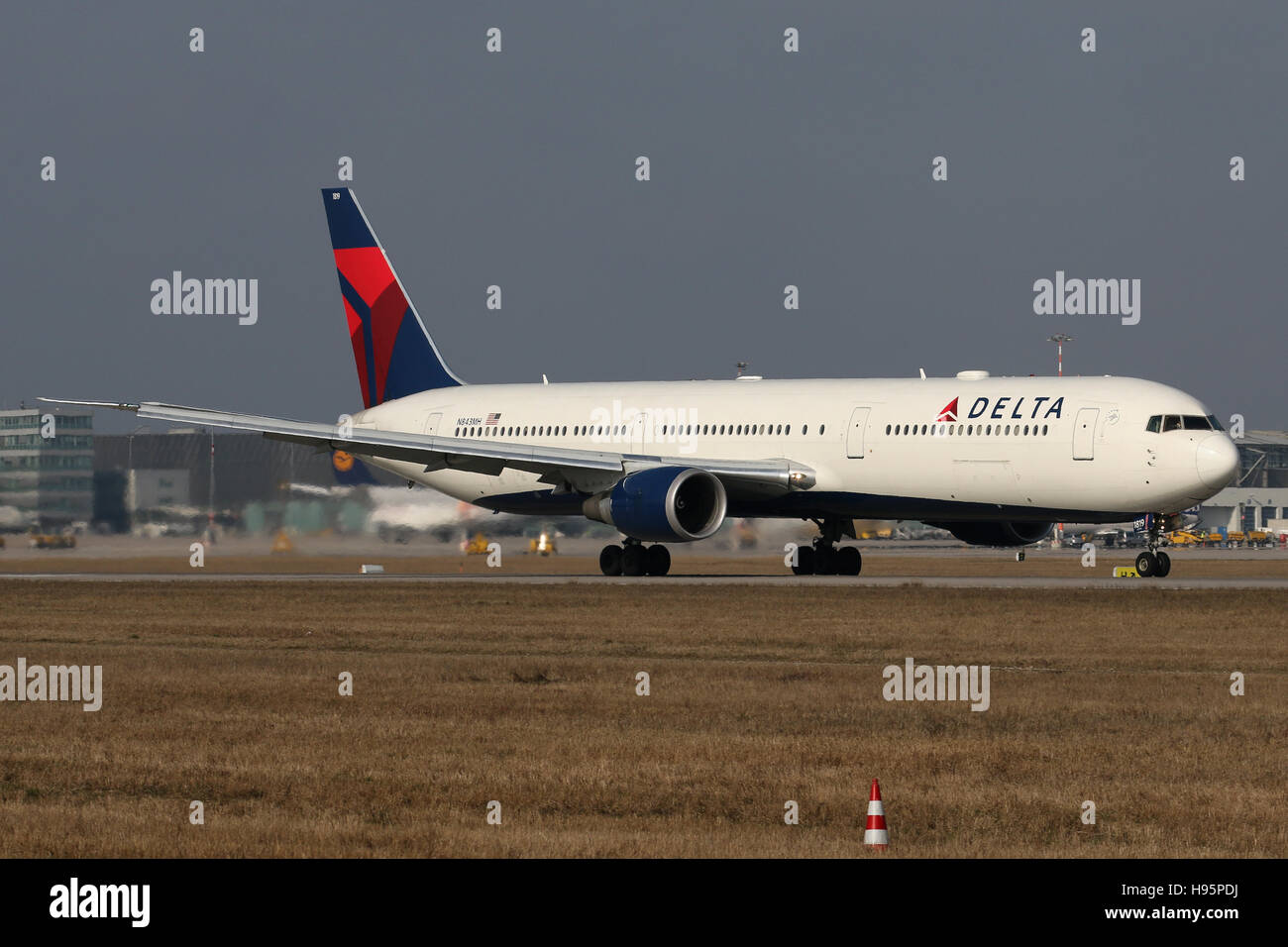 Deltaairlines hi-res stock photography and images - Alamy