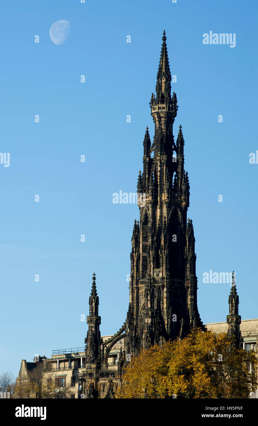 The Scott Monument in Princes street gardens, Edinburgh Stock Photo - Alamy