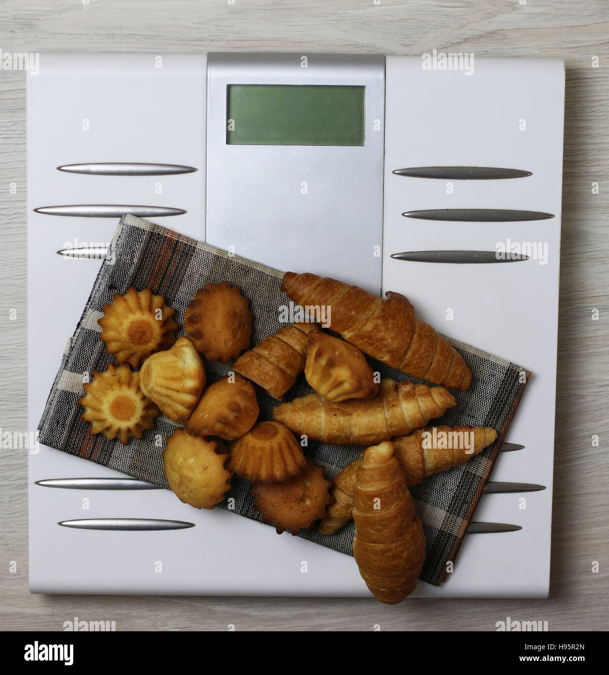 Scales Calories Pastry Weight Stock Photo Alamy scales-calories-pastry-weight-stock-photo-alamy