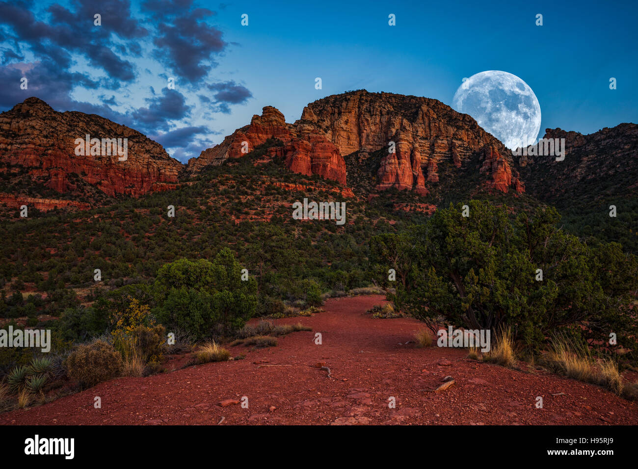 Full moon over arizona desert hi-res stock photography and images - Alamy