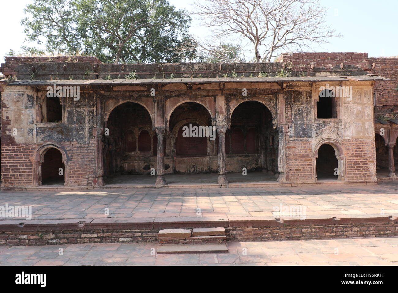 Ruins of thousand years old Narwar Fort Stock Photo - Alamy